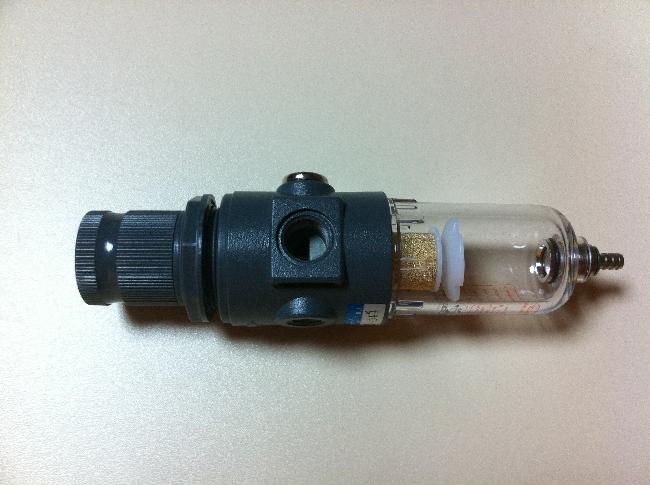 Regulator aer cu decantor si manometru